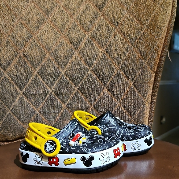 CROCS | Shoes | Crocs Classic Disney Mickey Mouse Slip On Clogs Shoes ...